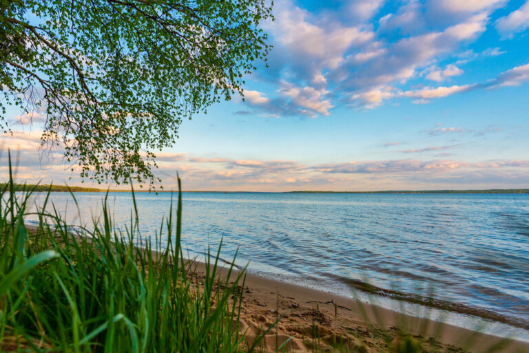 Michigan's Great Lakes: Best Lake Erie Beaches and Towns | VacationRenter